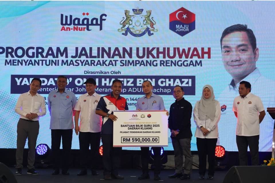 LAWATAN YAB DATO' ONN HAFIZ BIN GHAZI, MENTERI BESAR JOHOR KE PARLIMEN ...