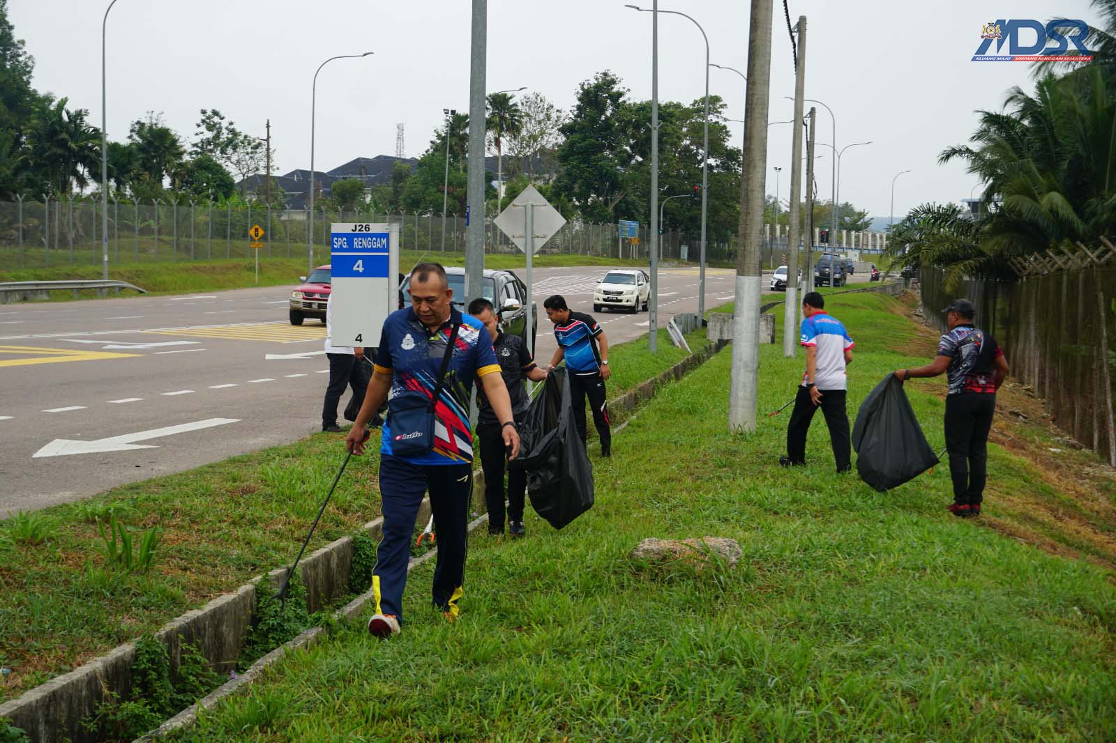 AKTIVITI 'PLOGGING' PERINGKAT MAJLIS DAERAH SIMPANG RENGGAM BERSAMA ...