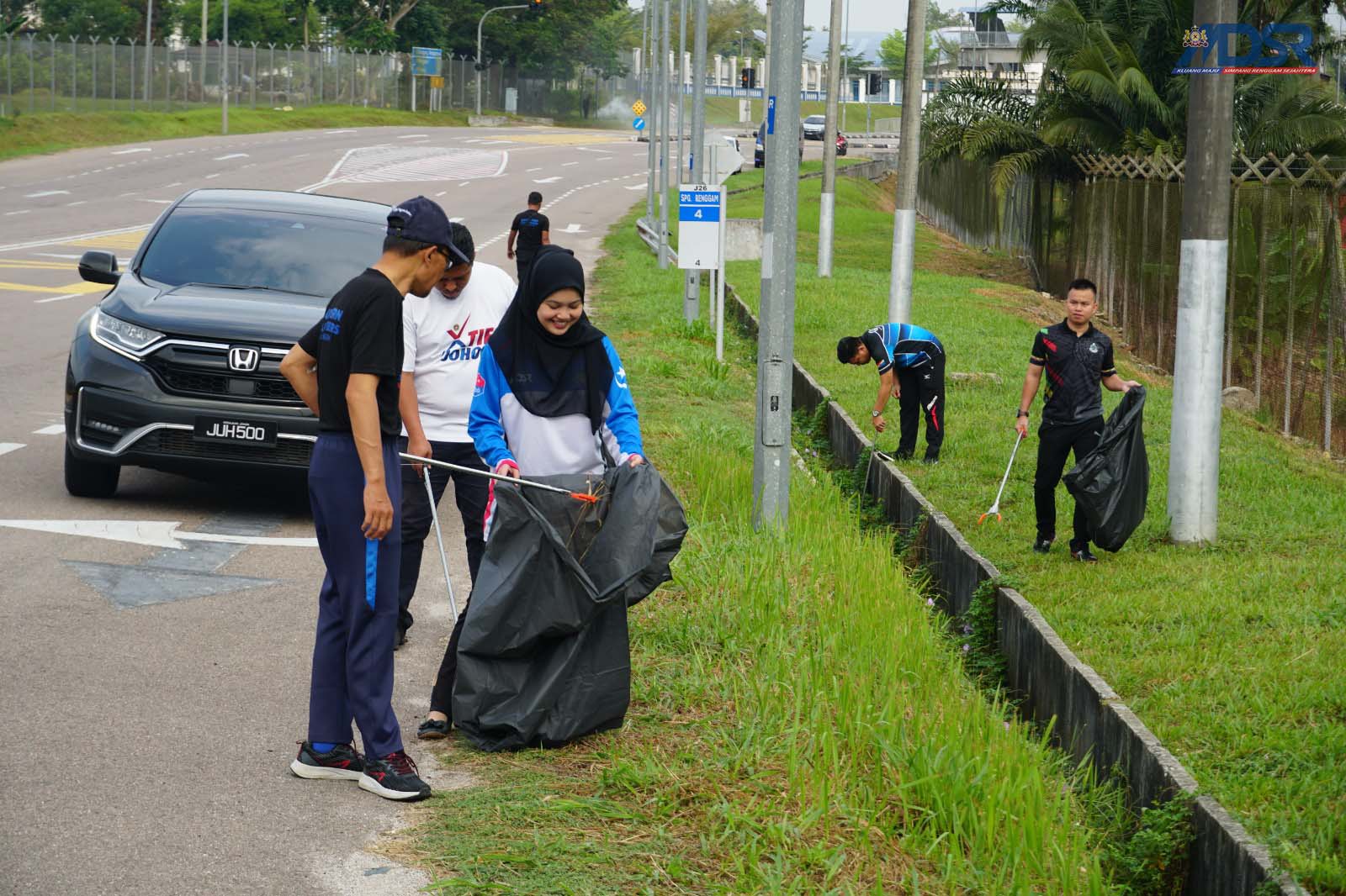 AKTIVITI 'PLOGGING' PERINGKAT MAJLIS DAERAH SIMPANG RENGGAM BERSAMA ...